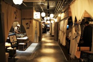 【動画】北海道の食文化発信横丁「狸COMICHI」きょう8月30日オープン、本陣狸大明神も安置 | リアルエコノミー